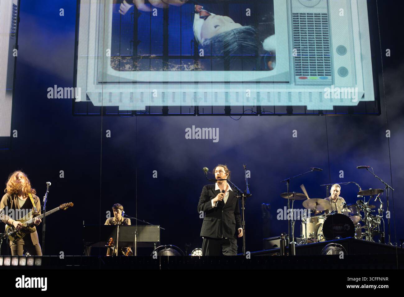 Hozier closes out the first day of Reading Festival on the main stage ...