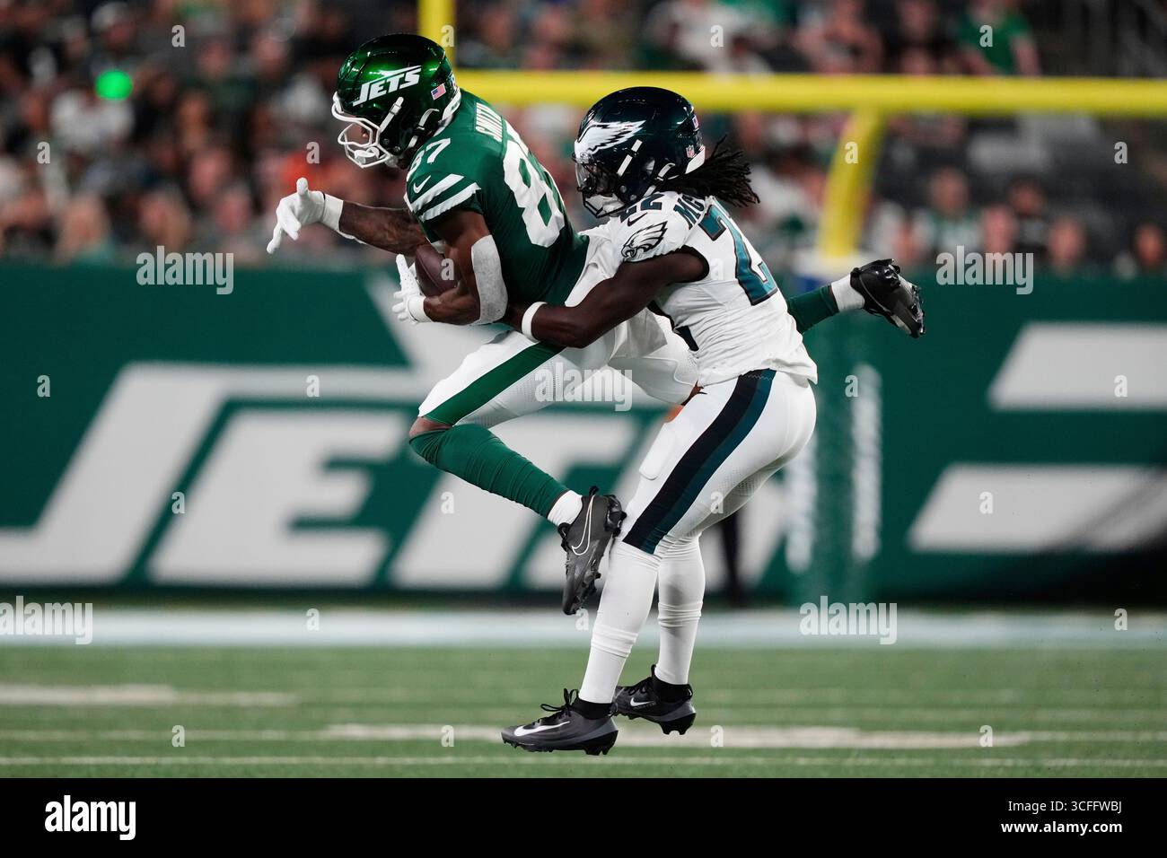 New York Jets wide receiver Brandon Smith (87) pulls in a pass against ...