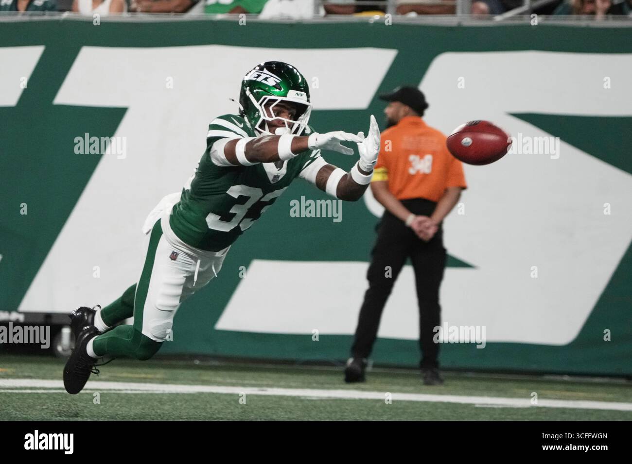 New York Jets cornerback Jordan Clark (33) dives in vain in the first ...