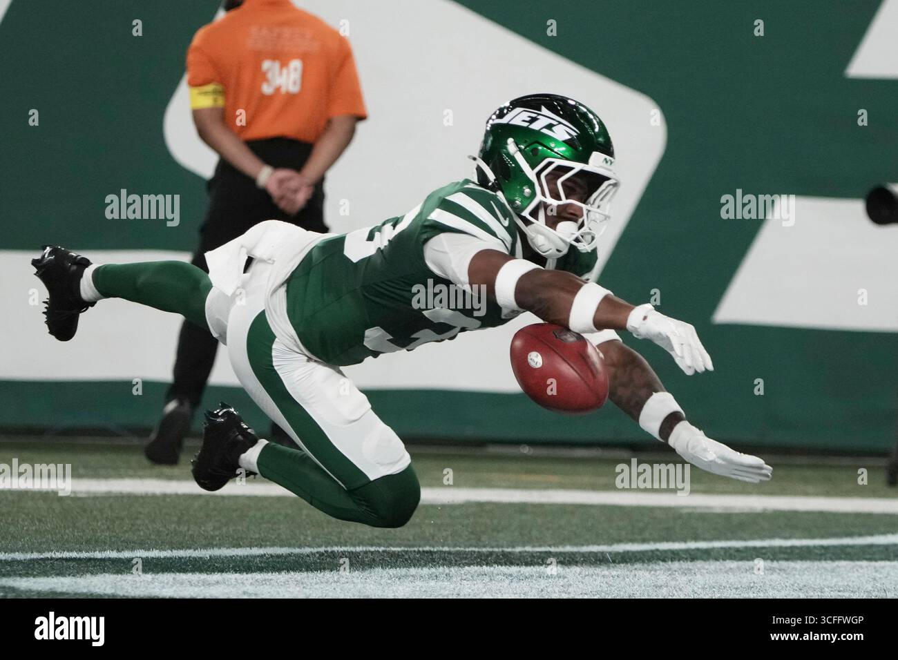 New York Jets cornerback Jordan Clark (33) dives in vain in the first ...