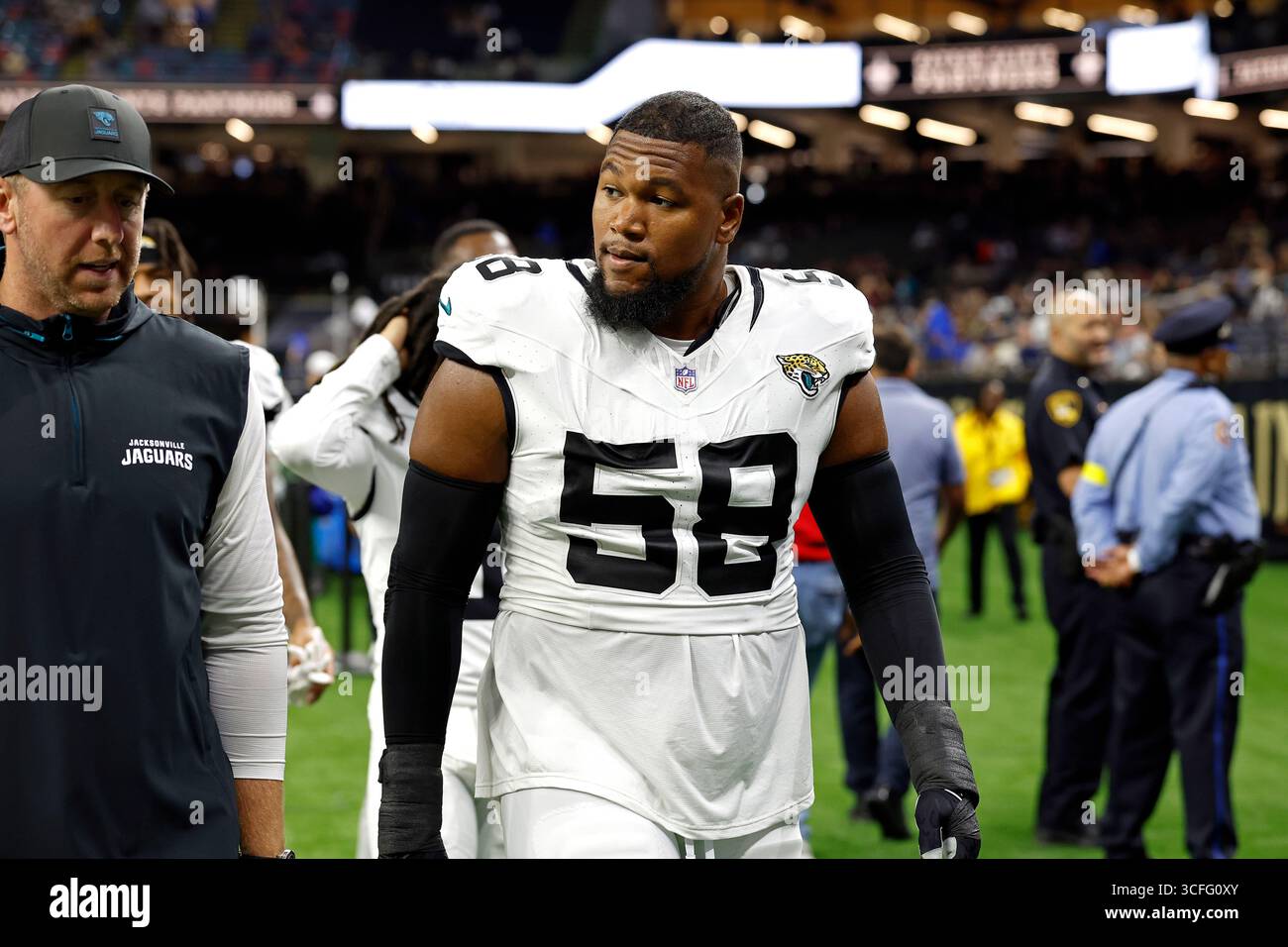 Jacksonville Jaguars defensive end Dawuane Smoot (58) warms up before ...