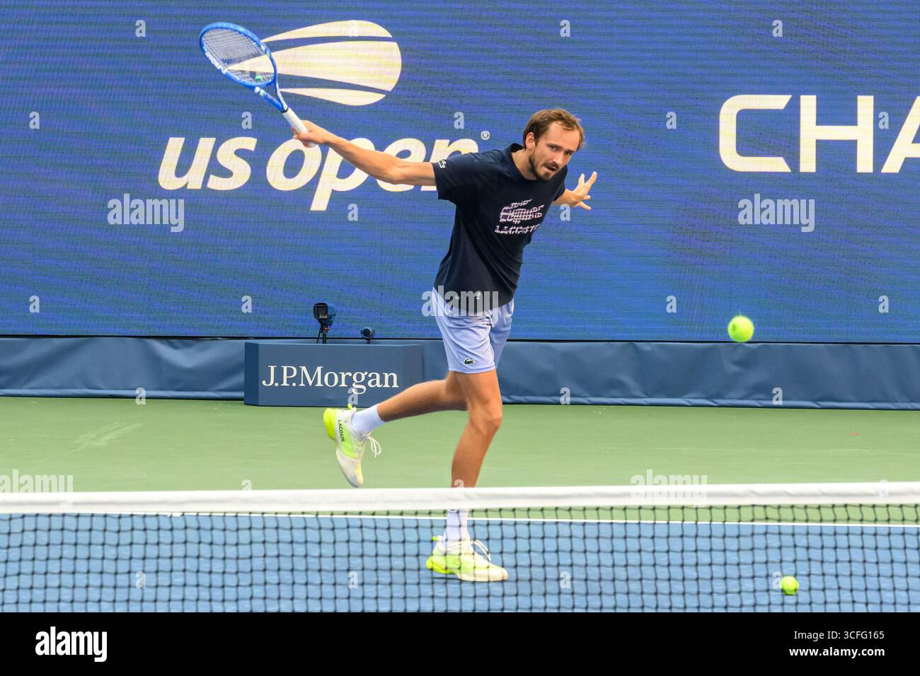 New York, USA. 22nd Aug, 2025. 2021 champion Danil Medvedev of Russia returns a ball to Alex de ...