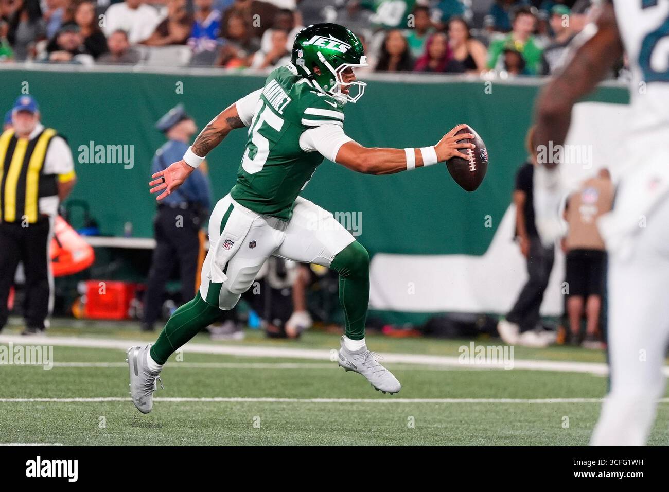 New York Jets quarterback Adrian Martinez (15) carries for a two-point ...