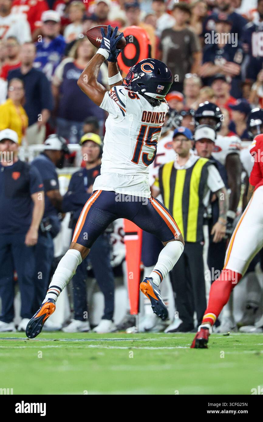 August 22, 2025: Chicago Bears wide receiver Rome Odunze (15) catches a ...