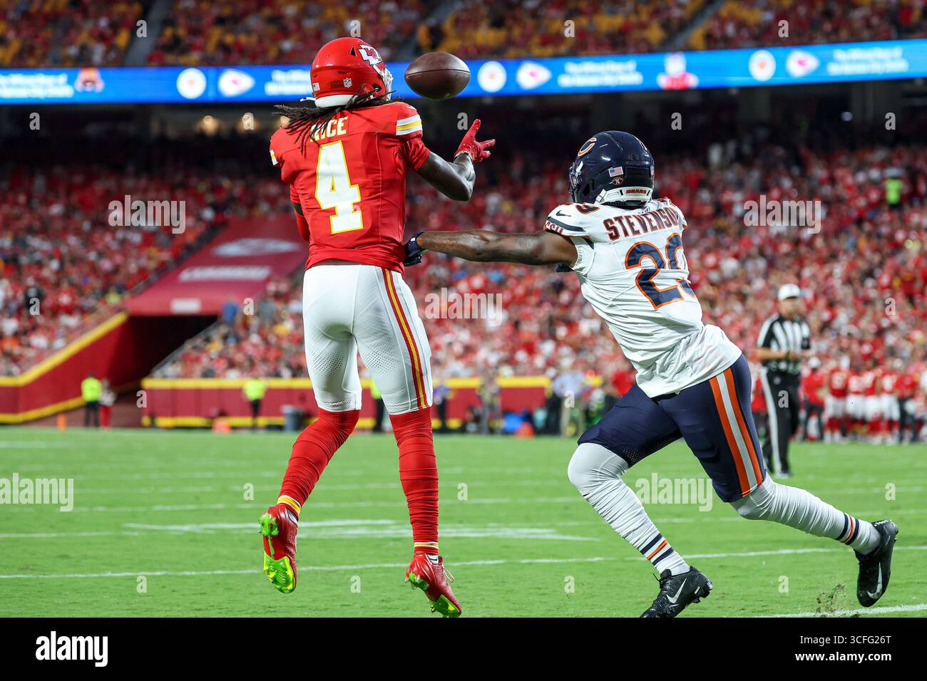 August 22, 2025: Kansas City Chiefs wide receiver Rashee Rice (4) makes ...