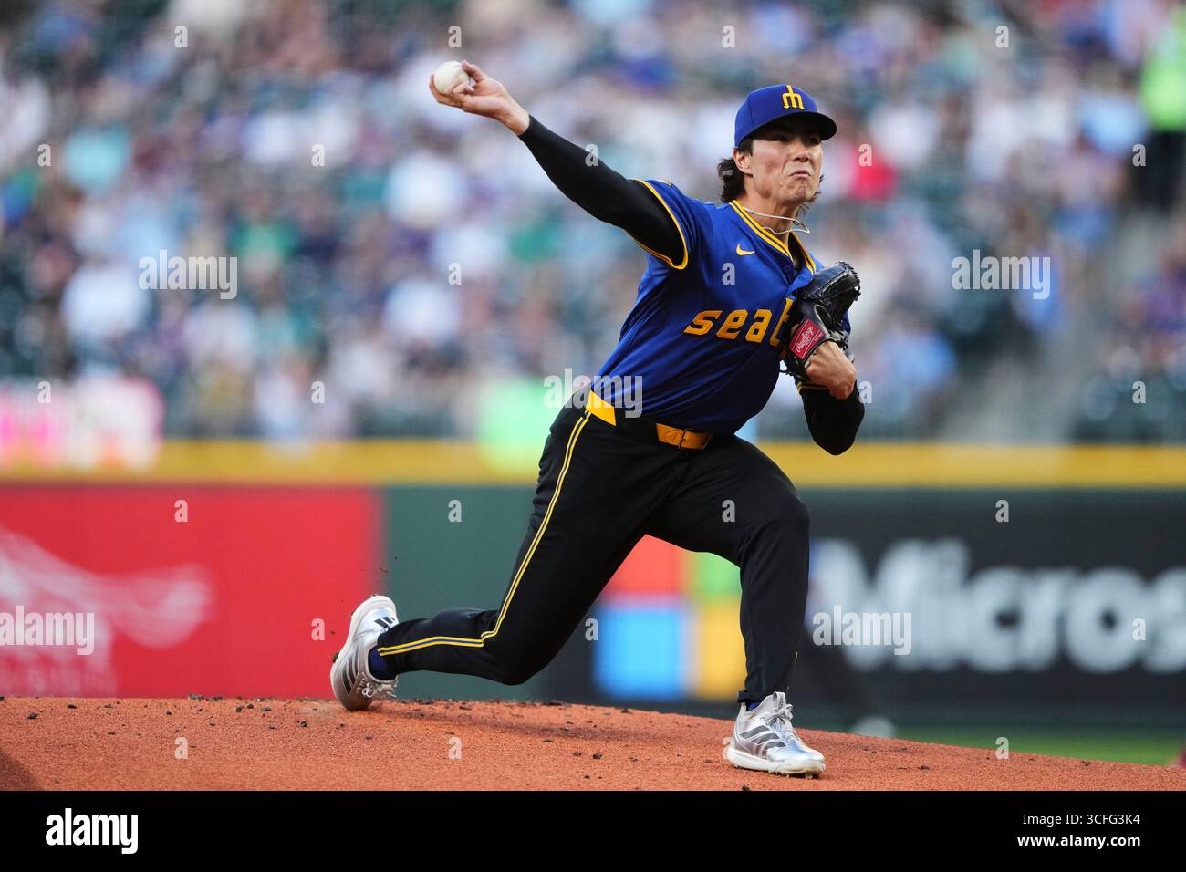 Seattle Mariners starting pitcher Bryan Woo throws against the ...