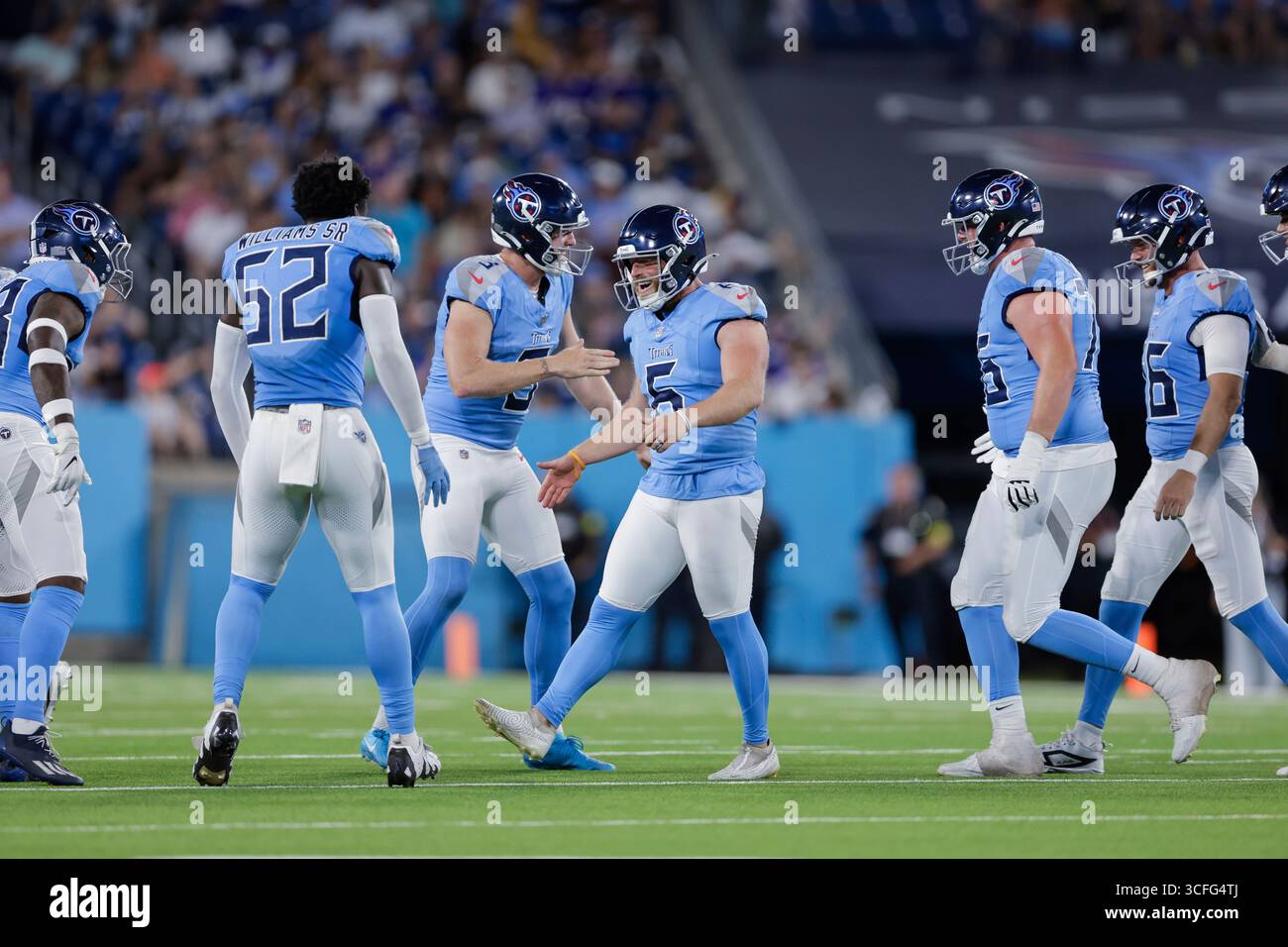 Tennessee Titans kicker Joey Slye (6) celebrates afield goal with ...
