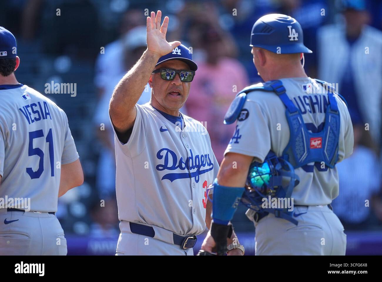 Los Angeles Dodgers manager Dave Roberts (30) congratulates Los Angeles ...