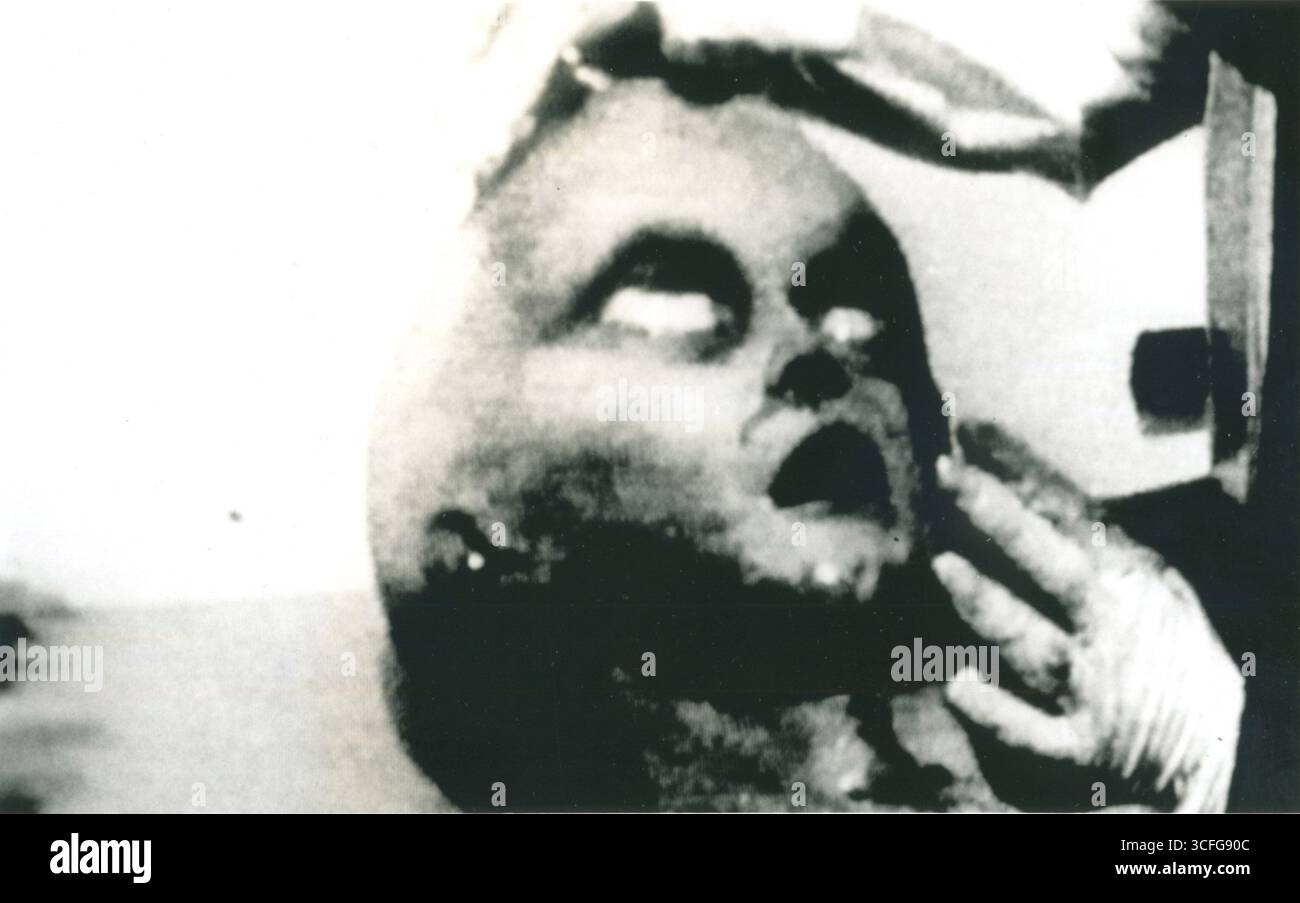 Alien autopsy 1995 hi-res stock photography and images - Alamy