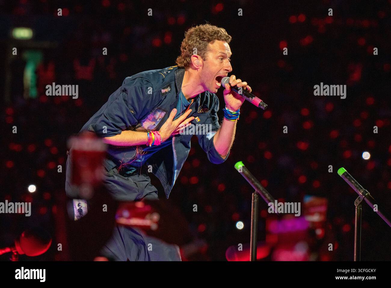 London, UK. 22nd Aug, 2025. Chris Martin of Coldplay performs live on ...