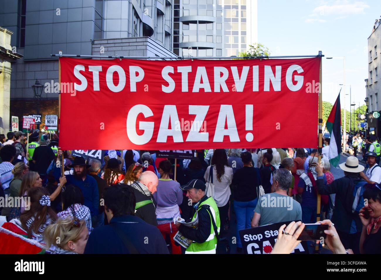 Gaza starvation august 2025 london hi-res stock photography and images ...