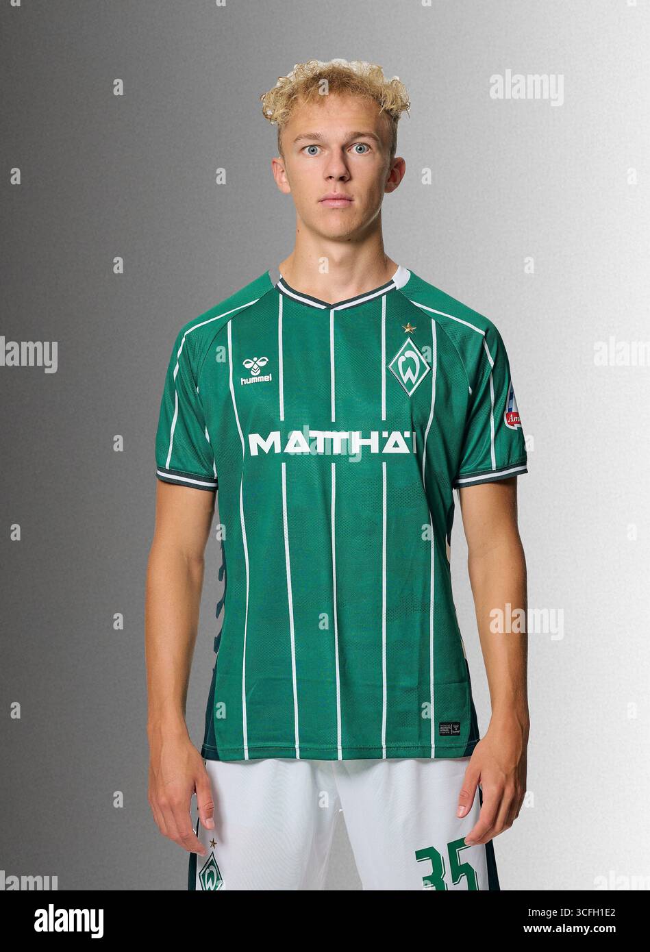 Leon Opitz (Werder Bremen #35); 1.BL Porträttermin 2025/2026, Foto ...