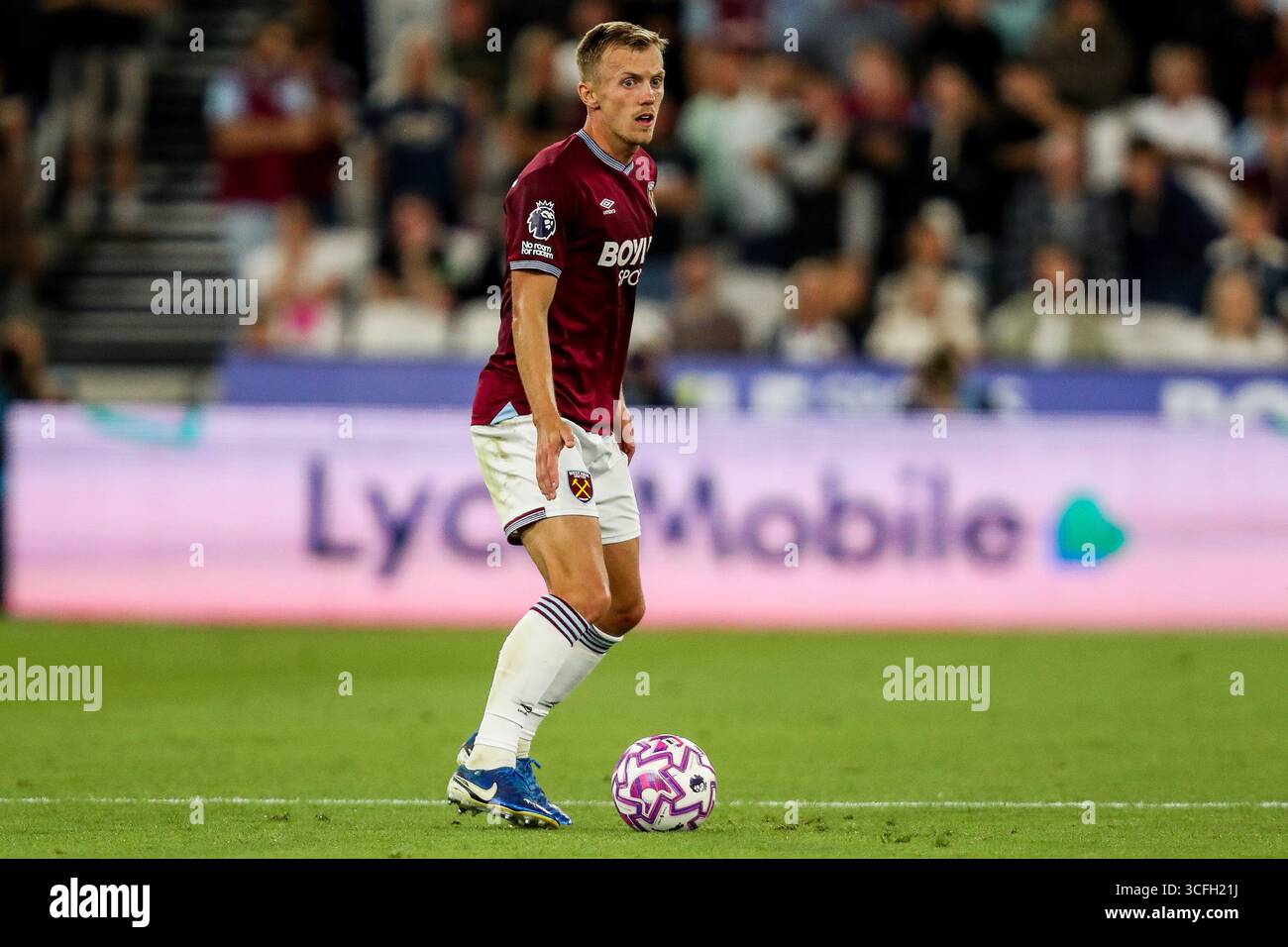 Niclas Fullkrug of West Ham United runs with the ball during the ...