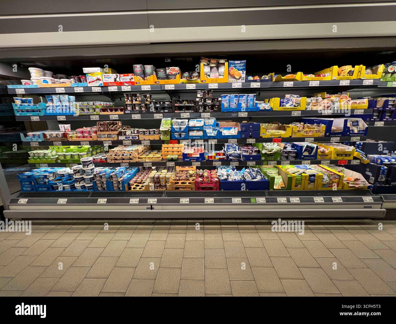 abbs Verschiedene Sorten Milch Molkerei Produkte Kaese Joghurt Pudding ...