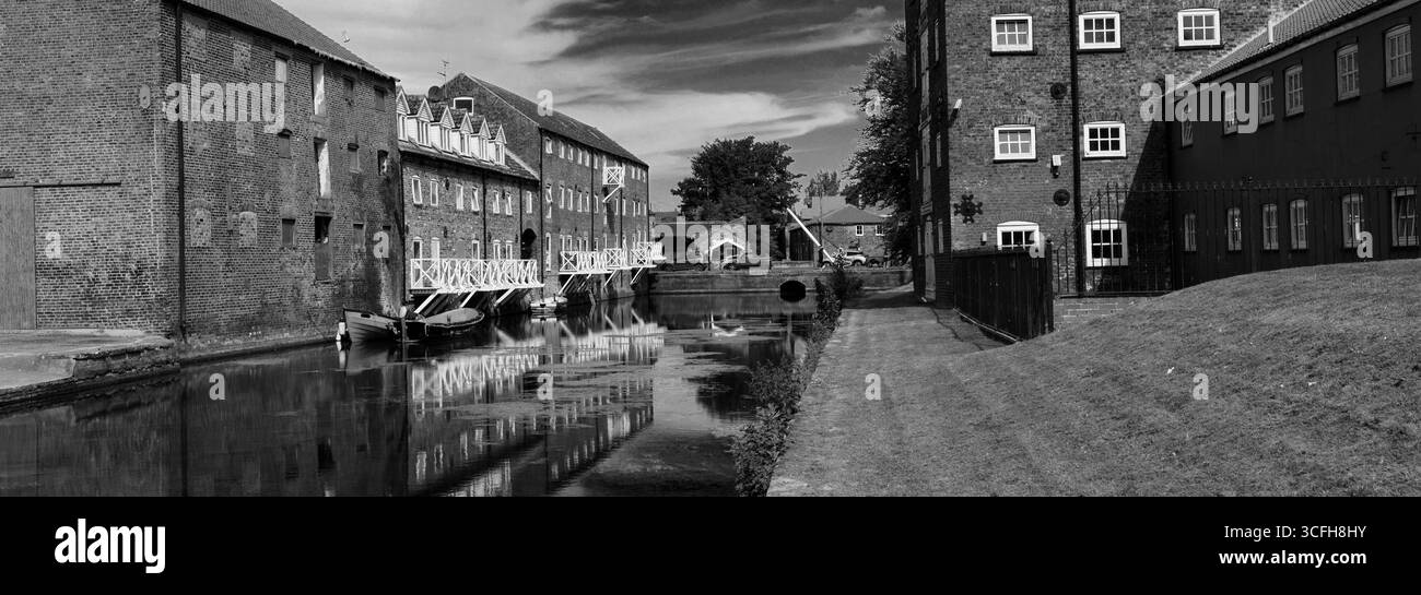 Old canal buildings at the Riverhead Mill by the canal in Driffield ...
