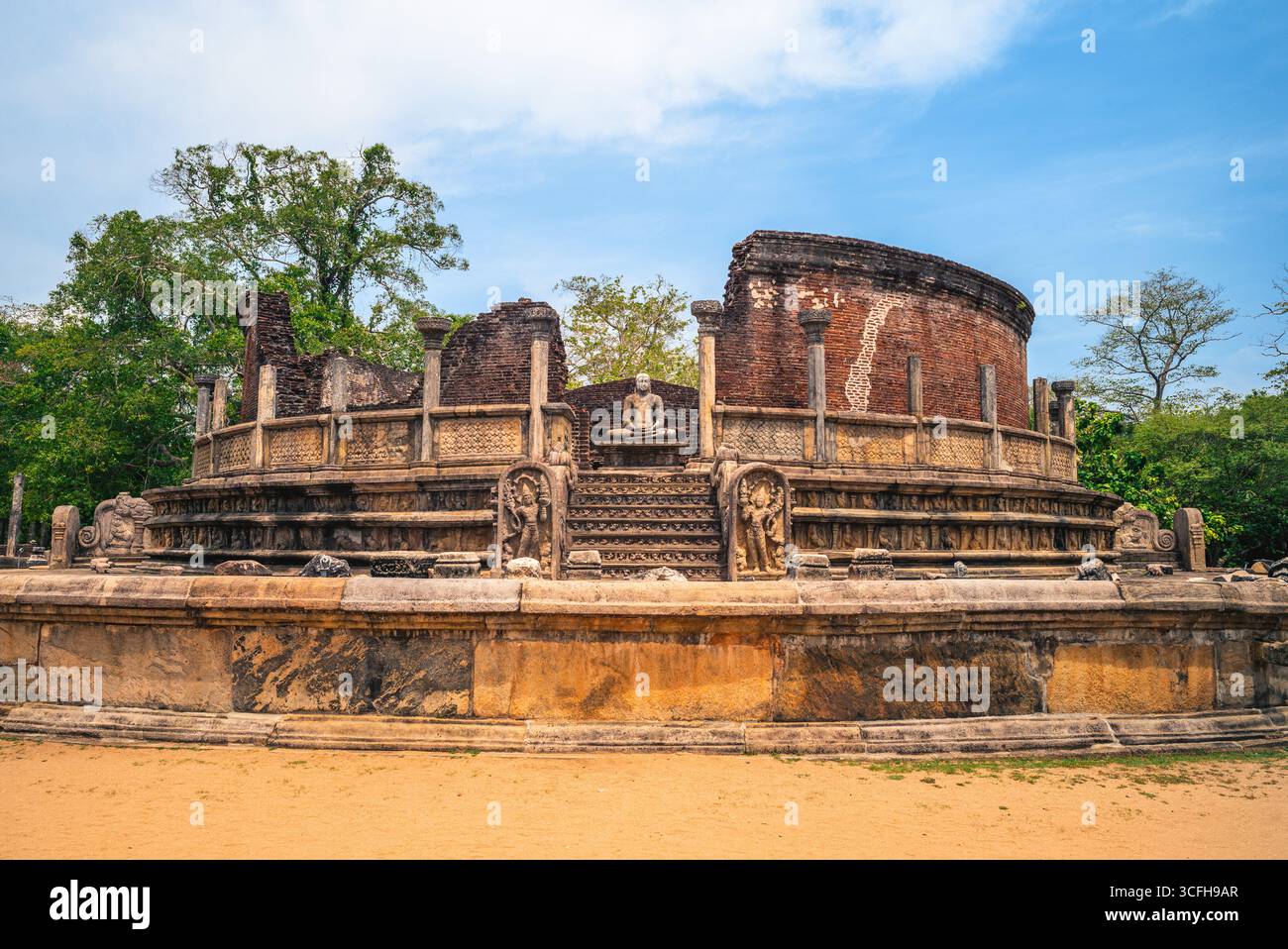 Sacred Quadrangle at Polonnaruwa Ancient city, Pulathisipura and ...