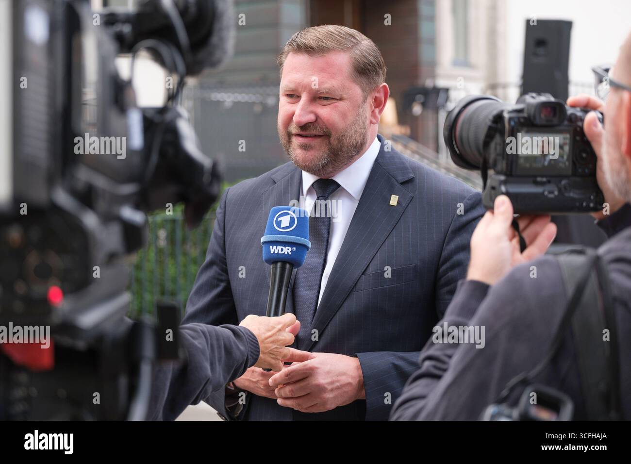 Ein Jahr nach dem terroristischen Anschlag in Solingen wird am Samstag ...