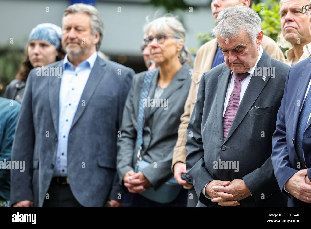 23 August 2025, North Rhine-Westphalia, Solingen: Herbert Reul (2nd ...