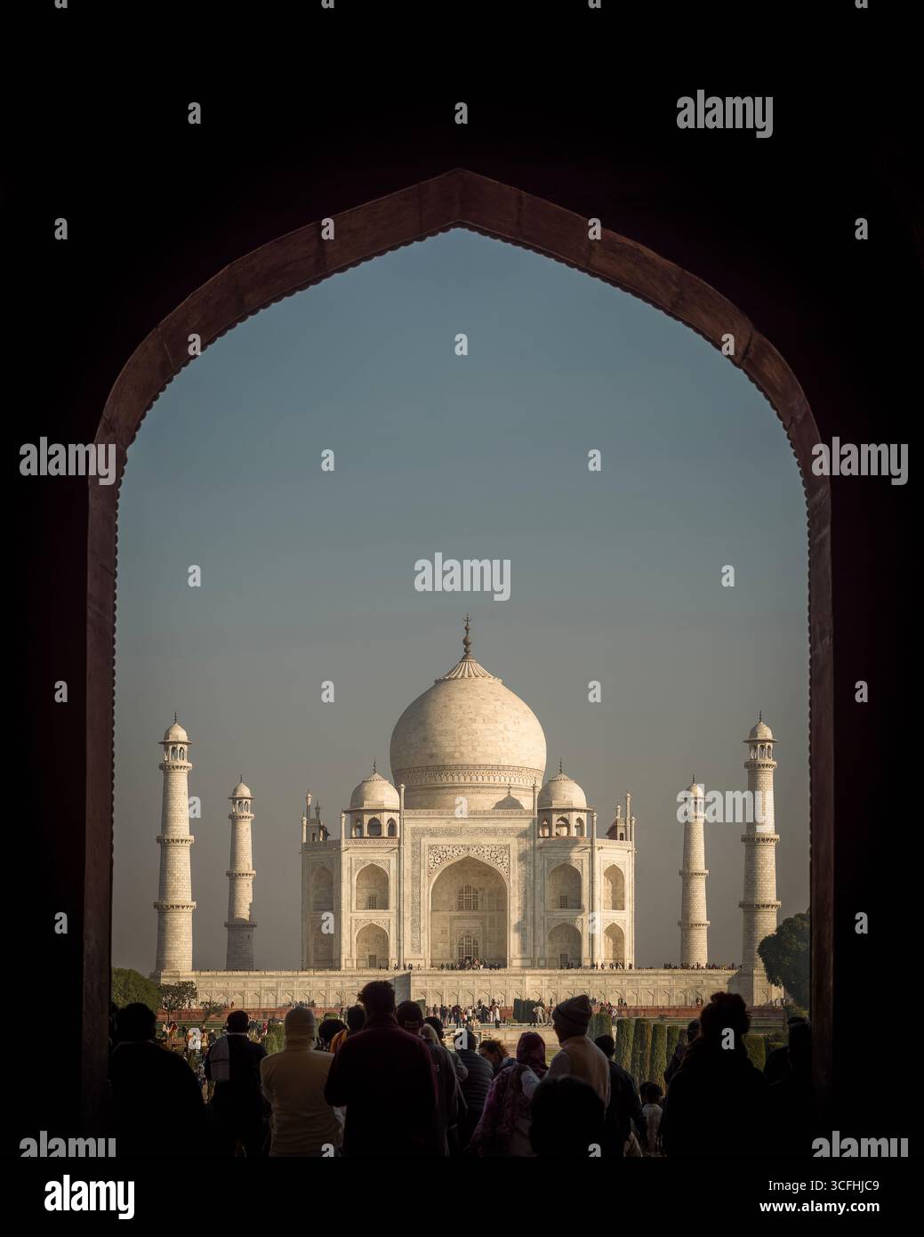 Taj mahal entrance gates hi-res stock photography and images - Alamy