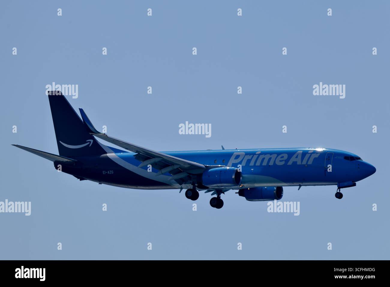 Side view 737 hi-res stock photography and images - Alamy