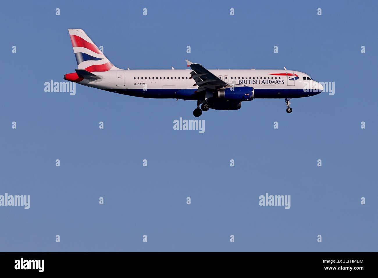 British Airways Airbus A320-232 G-GATS on final approach to Larnaka ...