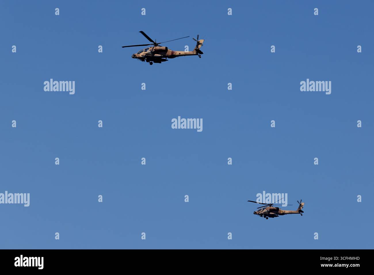 Israel Air Force AH-64 Apache attack helicopters in echelon formation ...