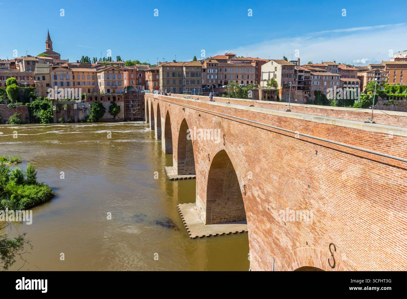 Historic Pont Vieux bridge over the Tarn river in Albi, France Stock ...