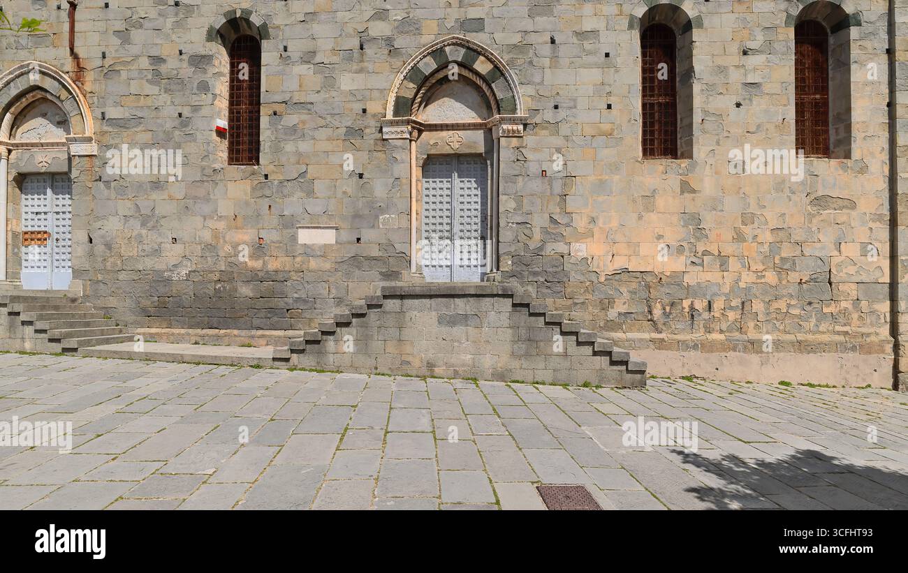 230 Gothic pointed-arch portals, Romanesque round-arch windows, south ...