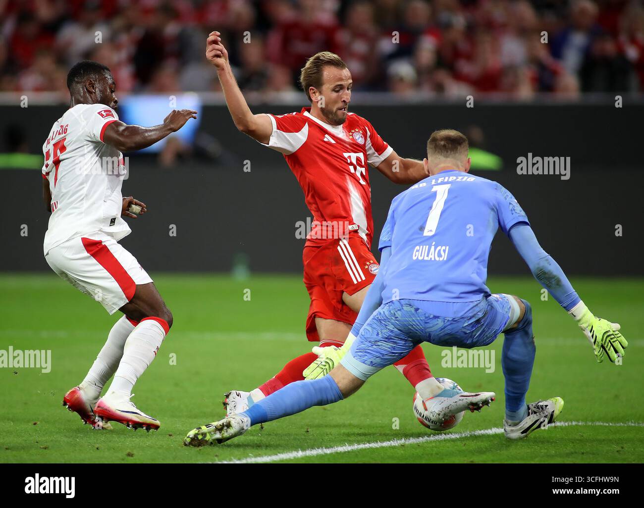 Bayern leipzig kane hi-res stock photography and images - Alamy