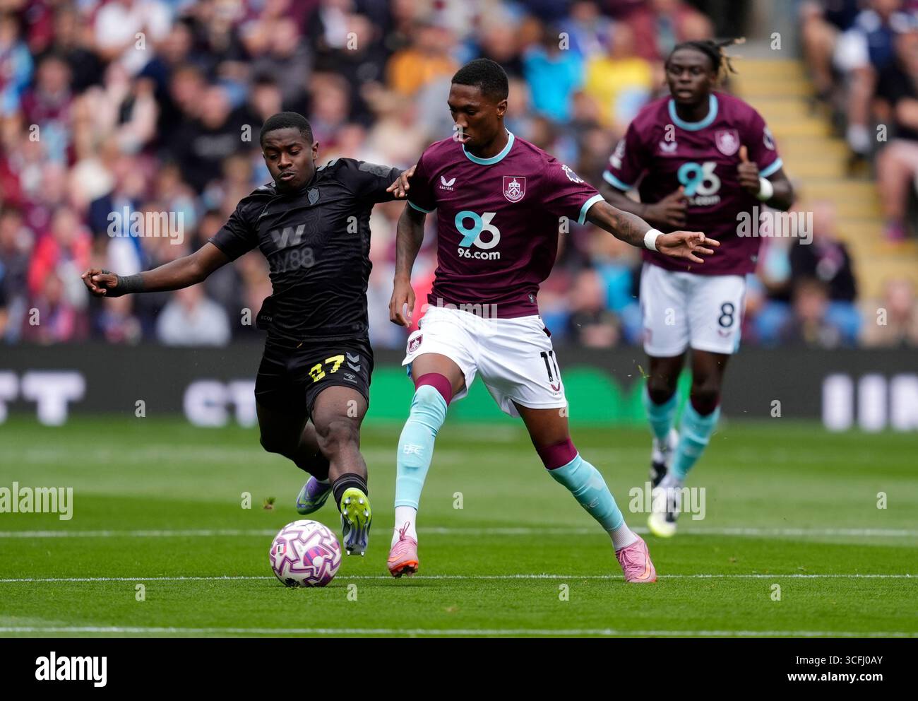 Burnley's Jaidon Anthony (centre) and Sunderland's Noah Sadiki (left ...