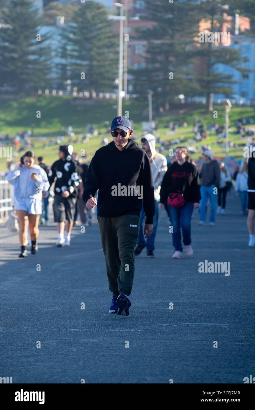 Sydney, Australia. 23rd, August, 2025. Aussies walking along the Bondi ...