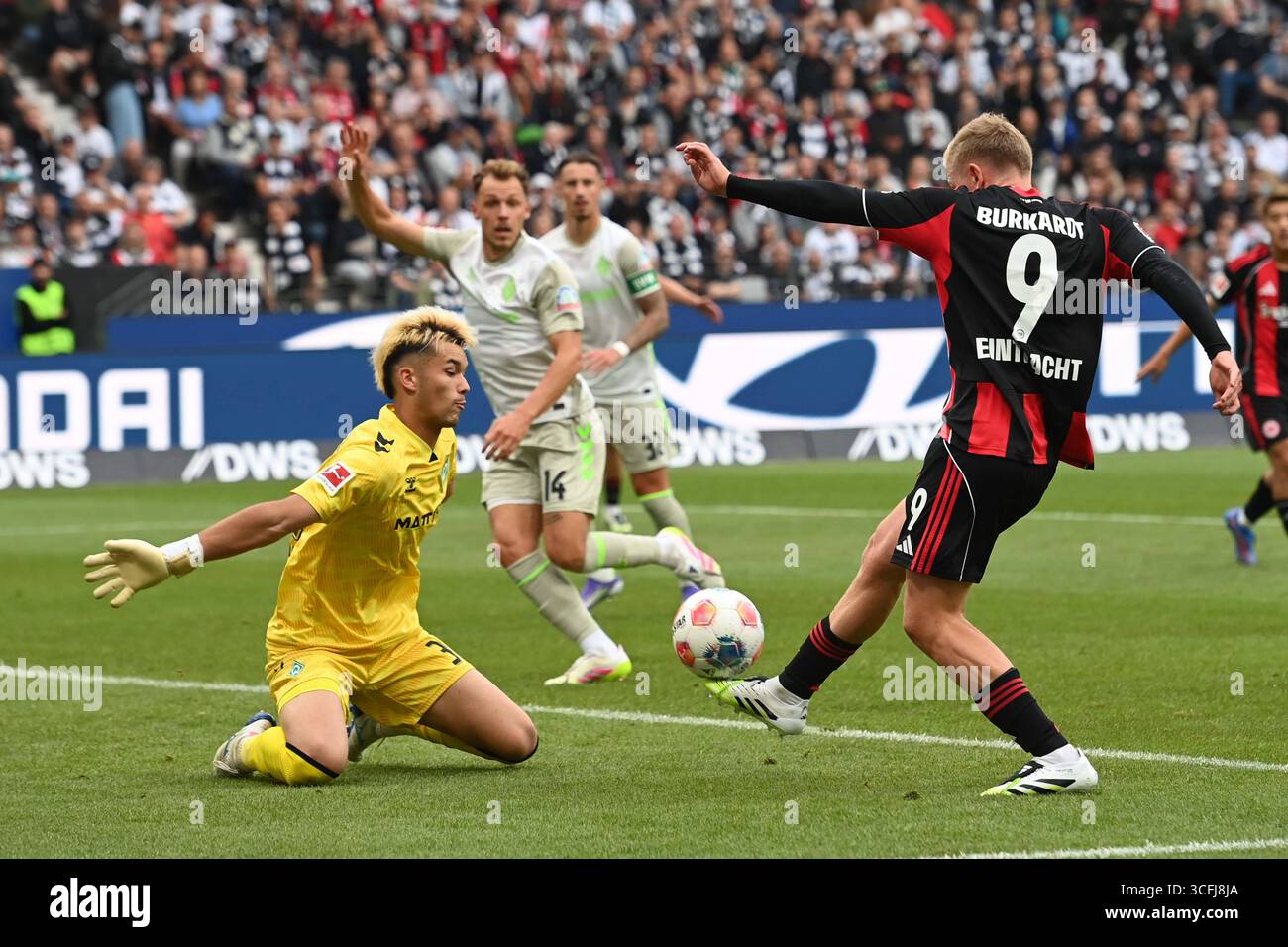 Jonathan BURKARDT F Torchance gegen Torwart Mio BACKHAUS HB Aktion ...