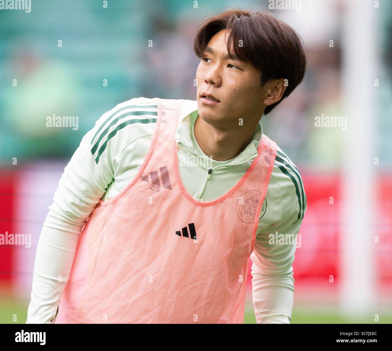 GLASGOW, SCOTLAND - AUGUST 23: Celtic’s Hayato Inamura warms up ahead ...