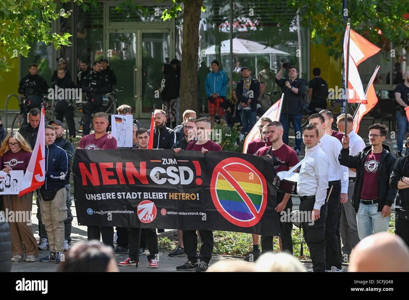 23 August 2025, Saxony-Anhalt, Magdeburg: Right-wing counter ...