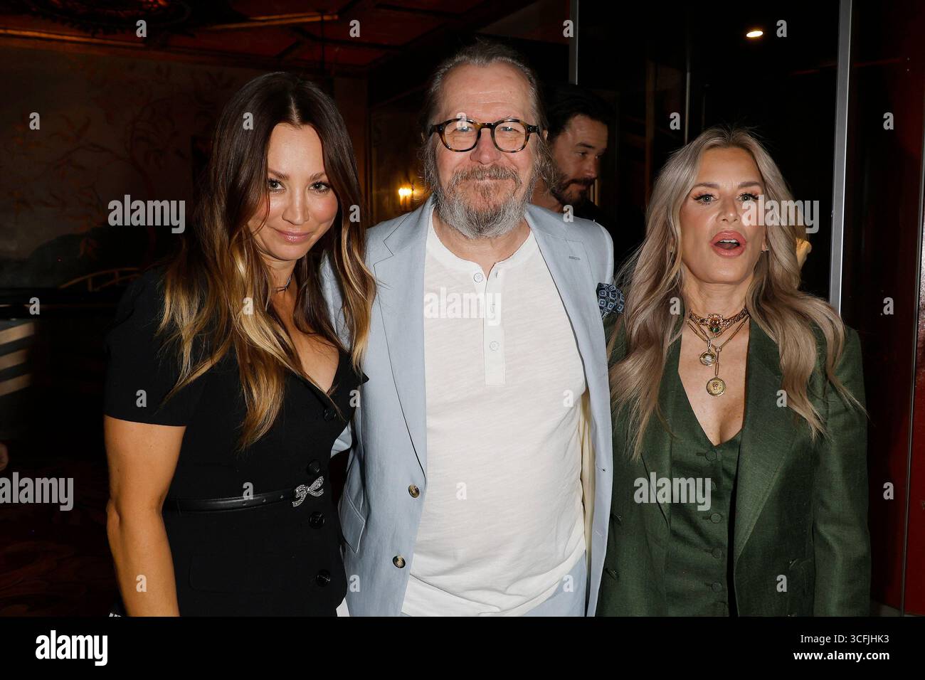 Kaley cuoco and gary cuoco hi-res stock photography and images - Alamy