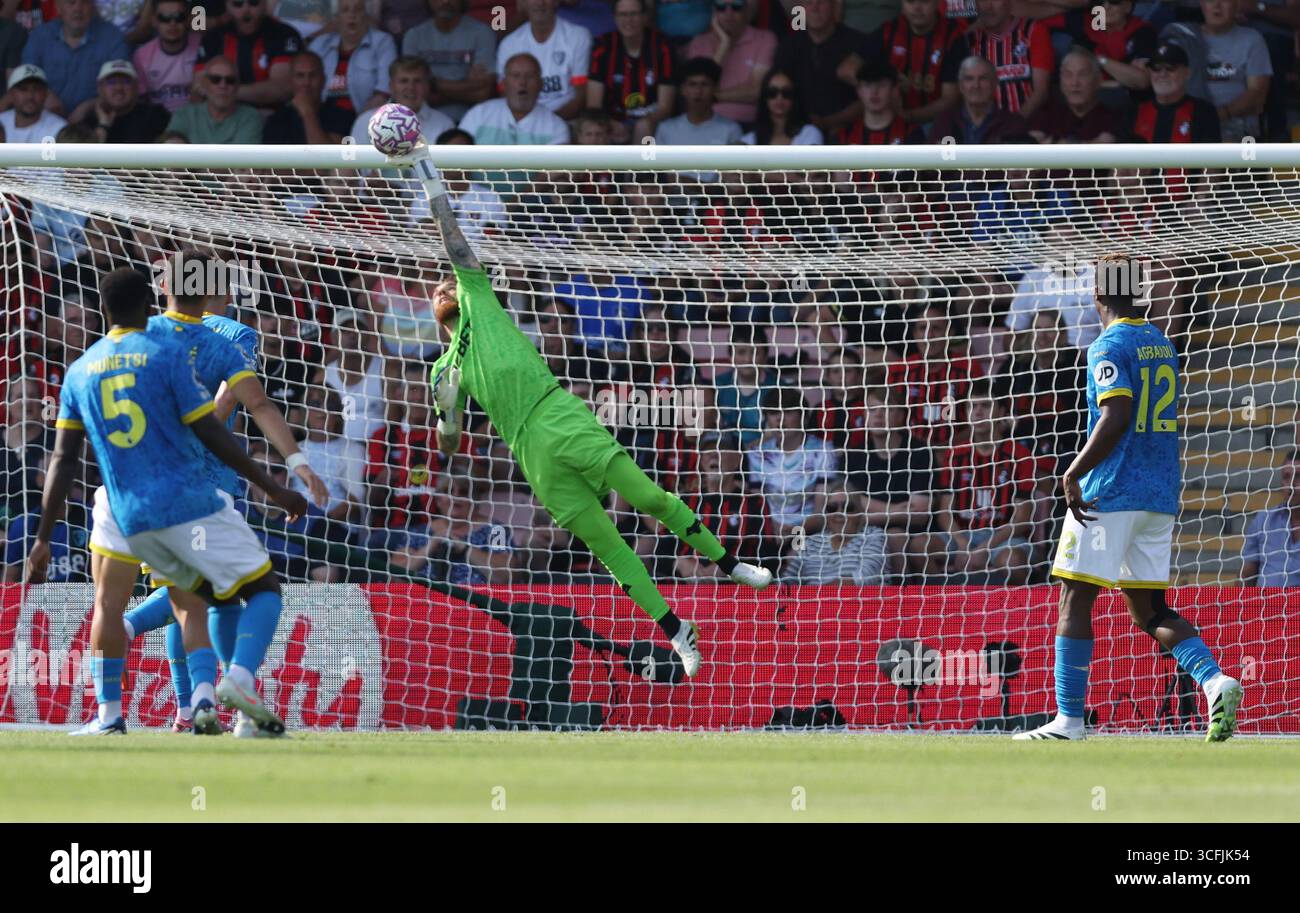 Wolverhampton Wanderers goalkeeper Jose Sa makes a save during the ...