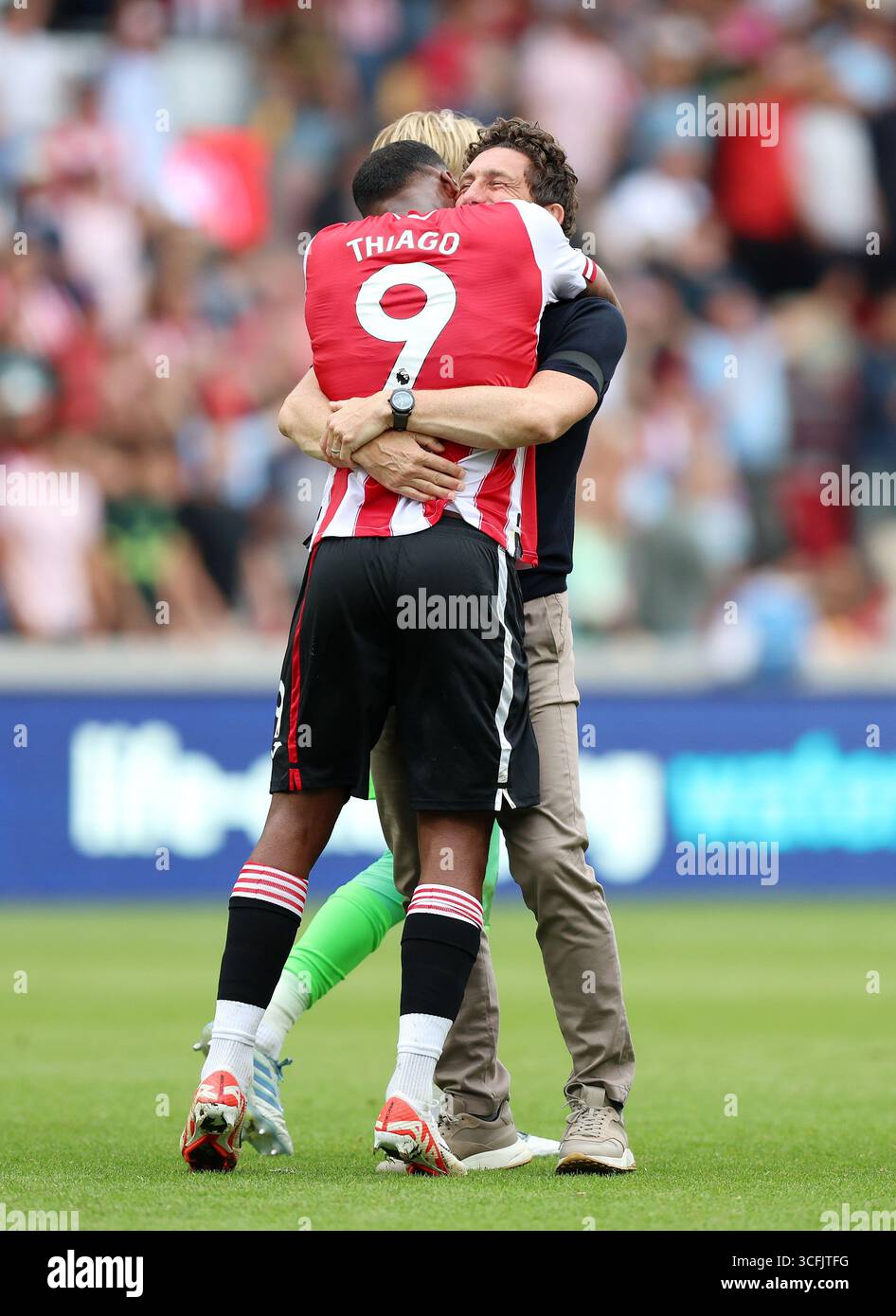 Brentford's Igor Thiago and manager Keith Andrews (right) celebrate ...