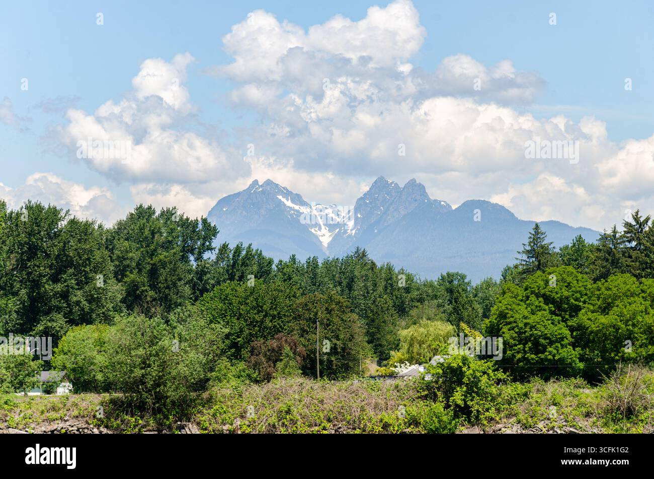 Golden ears mountains seen hi-res stock photography and images - Alamy