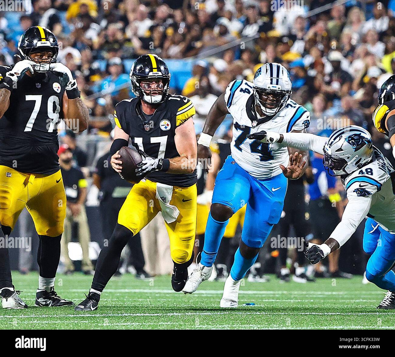 August 21, 2025: Steelers quarterback Skylar Thompson (17) runs with ...