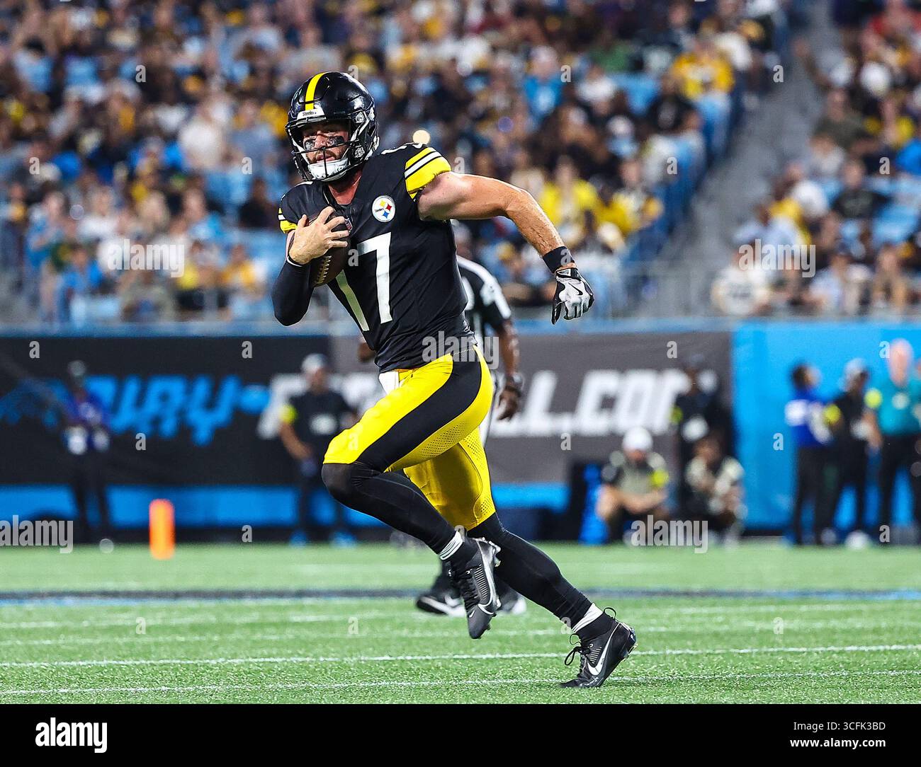 August 21, 2025: Steelers quarterback Skylar Thompson (17) runs with ...