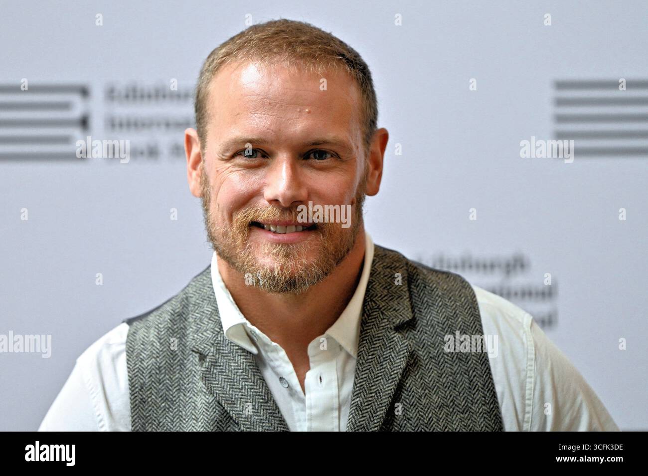 Jamie fraser in the drama series outlander hi-res stock photography and ...