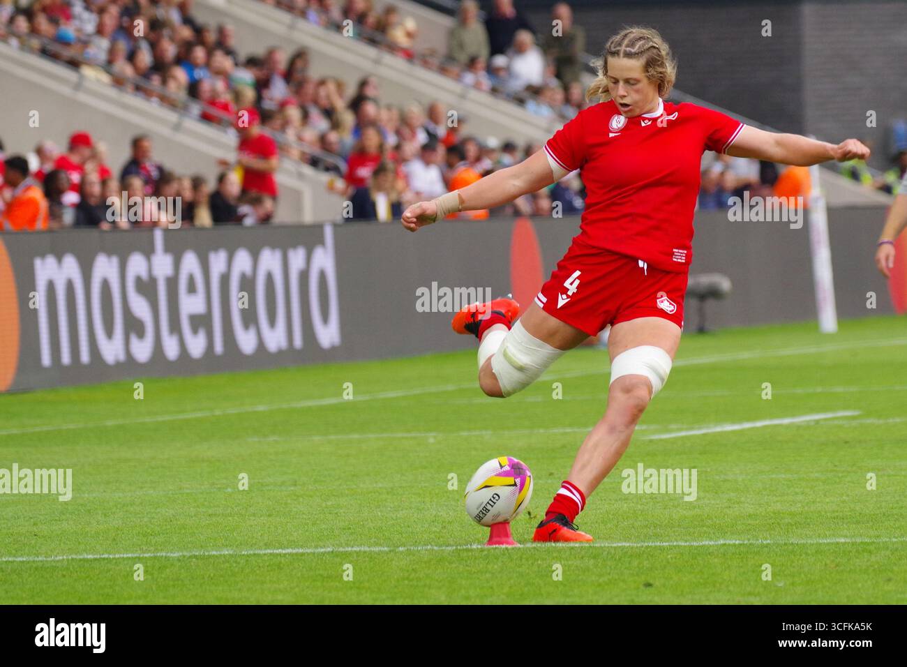 York, England, 23 August 2025. Sophie de Goede kicking a conversion for ...