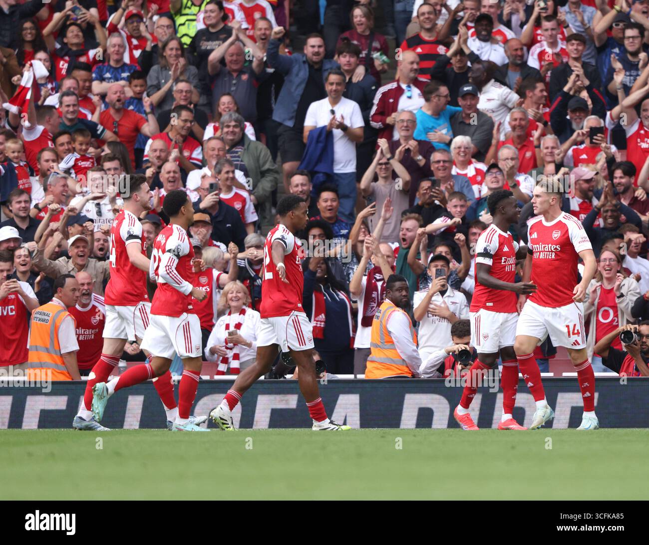 Viktor Gyokeres (A) celebrates scoring his goal for Arsenal (3-0) at ...