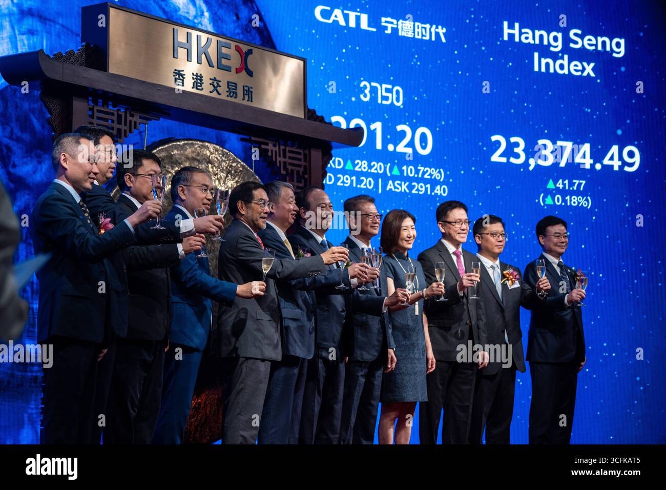 CATL Listing Ceremony at Hong Kong Stock Exchange Robin Zeng Yuqun ...