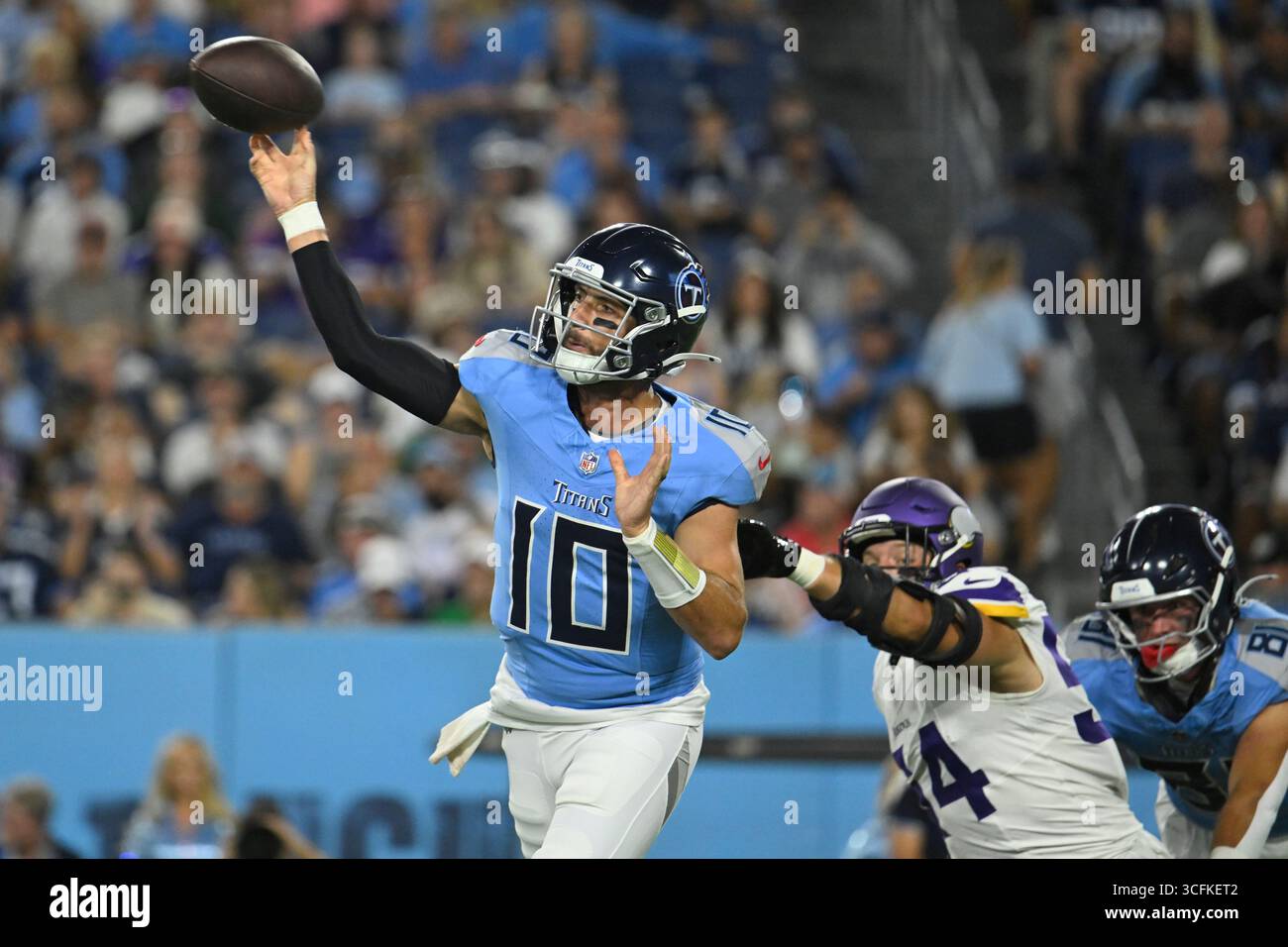 Tennessee Titans quarterback Brandon Allen (10) throws in front of ...