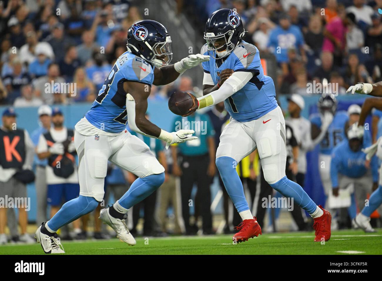 Tennessee Titans quarterback Cam Ward (1) hands off to running back ...