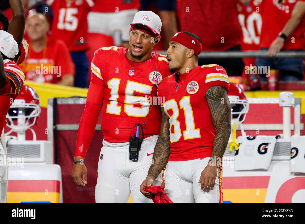 Kansas City Chiefs quarterback Patrick Mahomes (15) talks to Chiefs ...