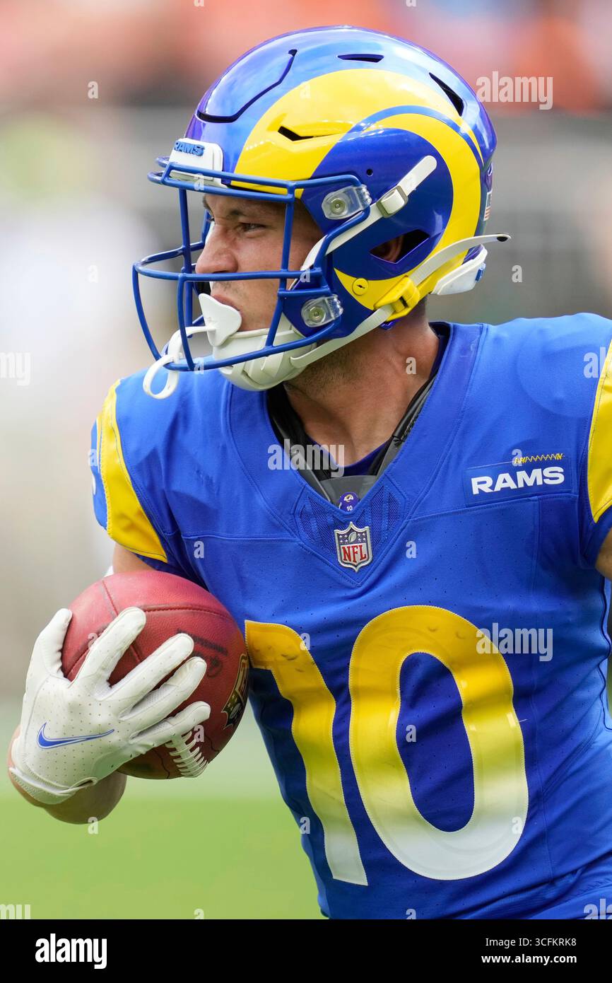 Los Angeles Rams wide receiver Britain Covey (10) returns a punt during ...