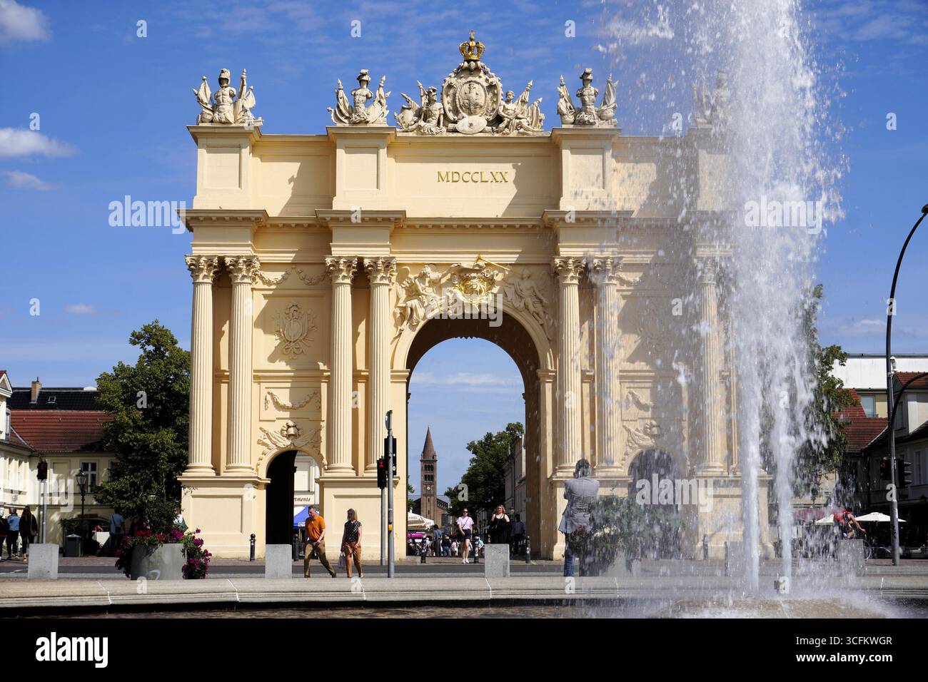 Brandenburg gate fountain luisenplatz hi-res stock photography and ...