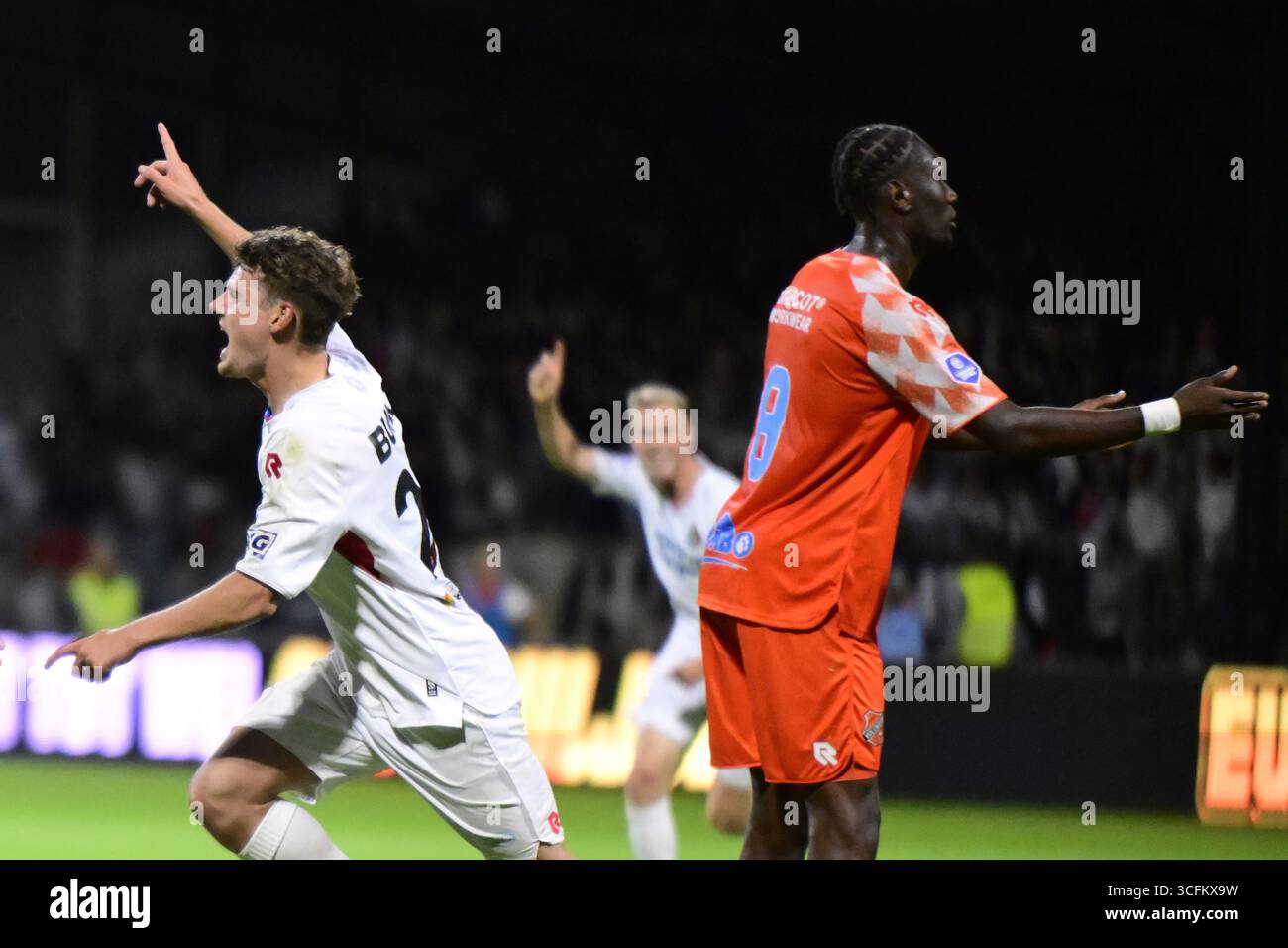 VELSEN-ZUID - Telstar's Patrick Brouwer with the 2-0, and Volendam's ...